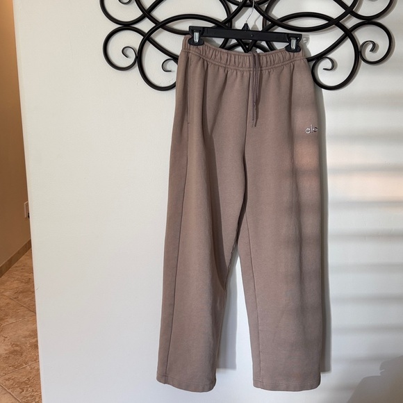 ALO Yoga Tan Straight Leg Pants- accolade in gravel